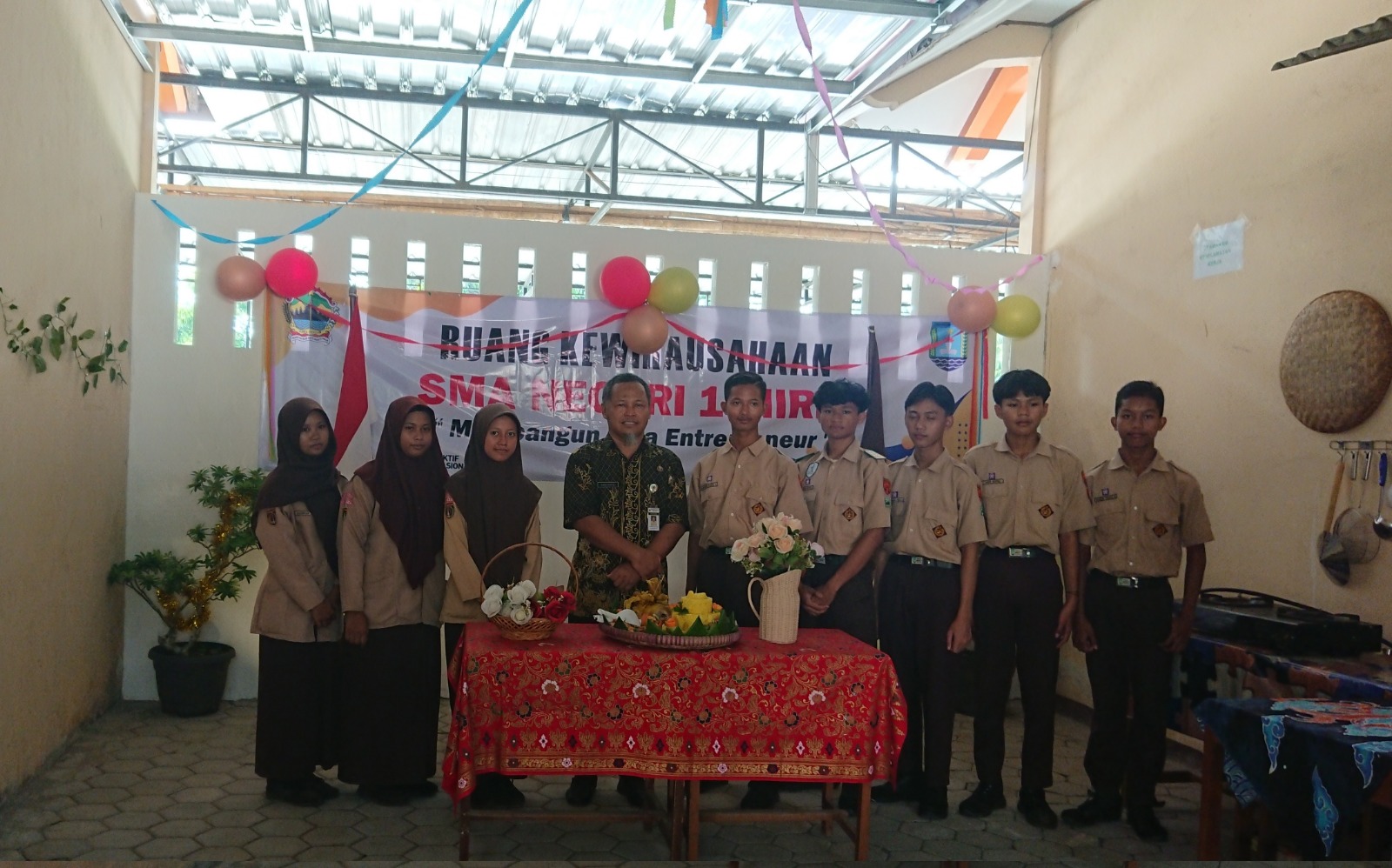 Gempita Peresmian Ruang PKWU dan Pembukaan P5 Tema Kewirausahaan SMA ...